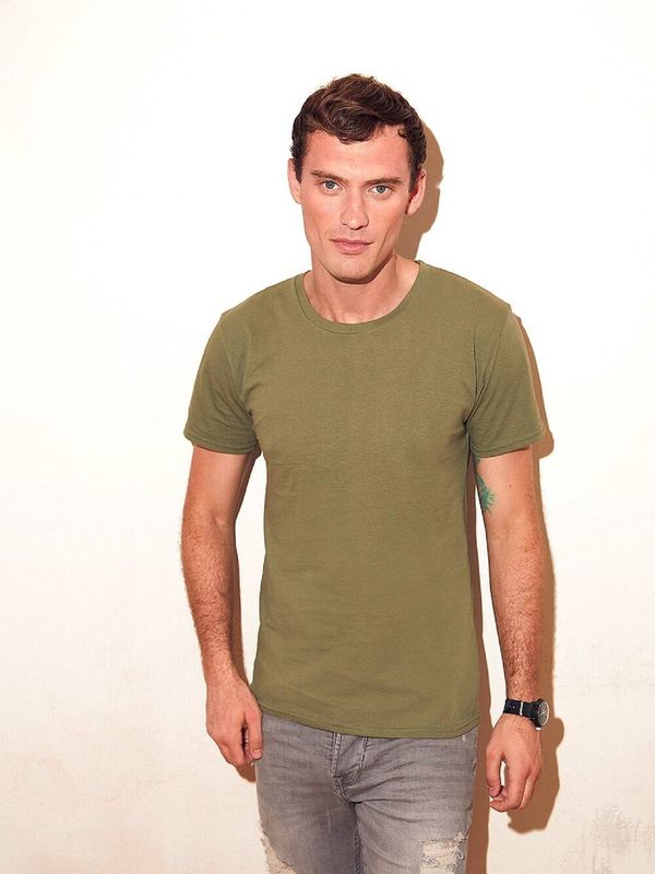 OLIVE MEN'S T-SHIRT IN COMBED COTTON ICONIC SLEEVE FRUIT OF THE LOOM