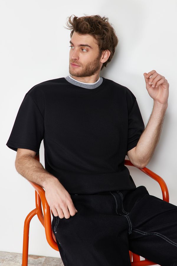 TRENDYOL LIMITED EDITION BASIC BLACK RELAXED/COMFORTABLE FIT SHORT SLEEVE TEXTURE PIQUE T-SHIRT