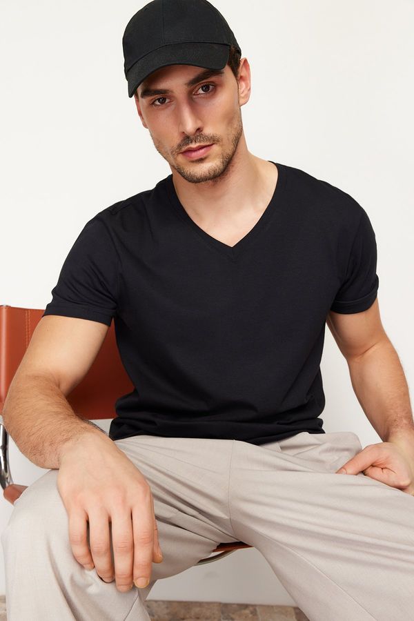 TRENDYOL BLACK REGULAR/REGULAR FIT V-NECK BASIC 100% COTTON T-SHIRT