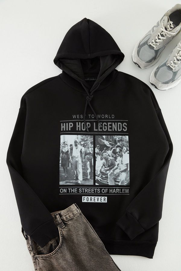 TRENDYOL BLACK MEN'S OVERSIZE/WIDE CUT RAP MUSIC PRINTED COTTON SWEATSHIRT WITH FLEECE INSIDE