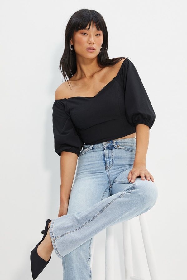 ŽENSKI CROP TOP TRENDYOL BASIC