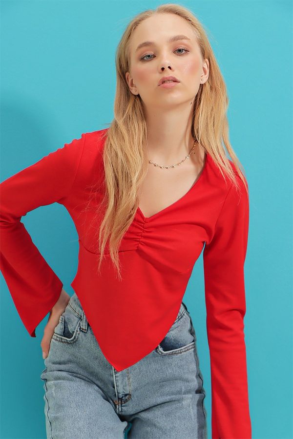 TREND ALAÇATI STILI WOMEN'S RED V-NECK ASYMMETRICAL CUT CROP KNITTED BLOUSE