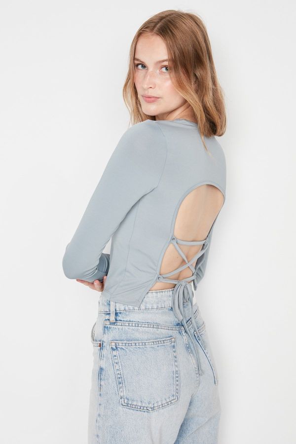 TRENDYOL GRAY BACK DETAILED FITTED CREW NECK FLEXIBLE CROP KNITTED BLOUSE