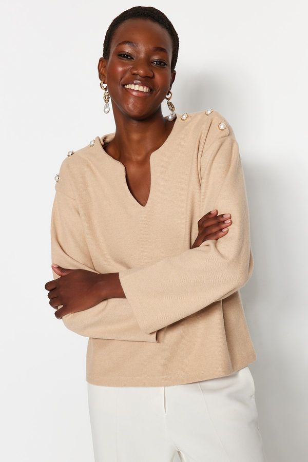 TRENDYOL BEIGE THESSALONIKI/KNITWEAR LOOK PEARL DETAILED RELAXED/COMFORTABLE FIT KNITTED BLOUSE