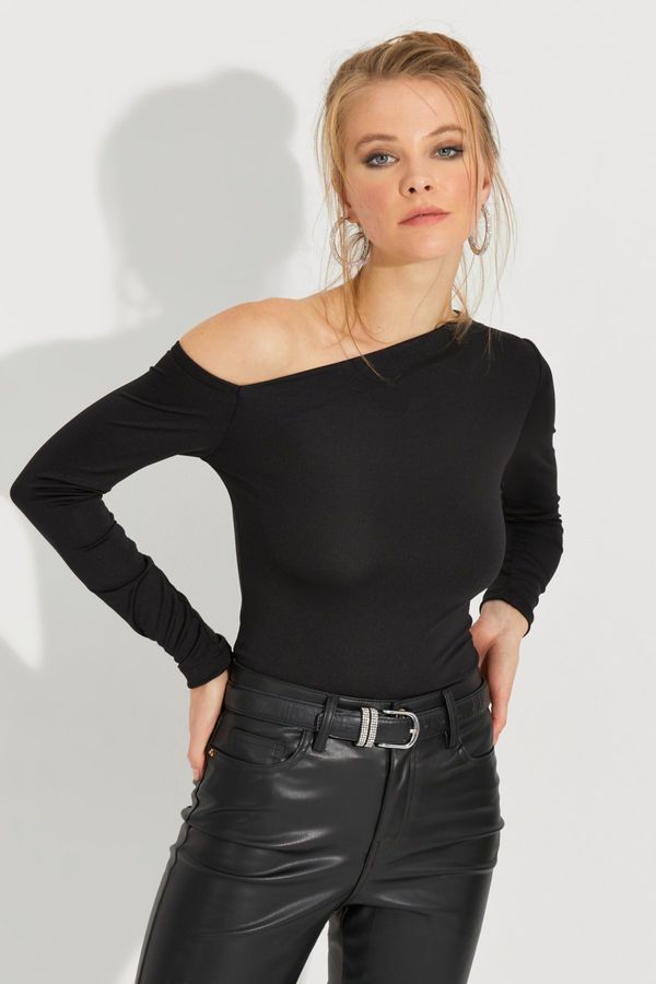 COOL & SEXY WOMEN'S BLACK CROSS COLLAR BLOUSE