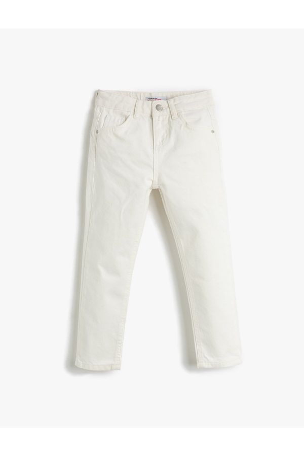 KOTON JEANS WITH A COMFORTABLE FIT ARE POCKETS. COTTON - MOM JEANS WITH AN ADJUSTABLE ELASTIC WAIST.