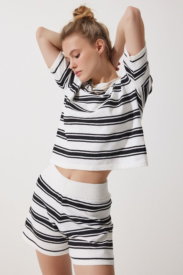 HAPPINESS İSTANBUL WOMEN'S WHITE STRIPED TOWEL T-SHIRT SHORTS SET