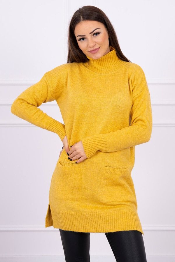 Sweater with mustard stand-up collar