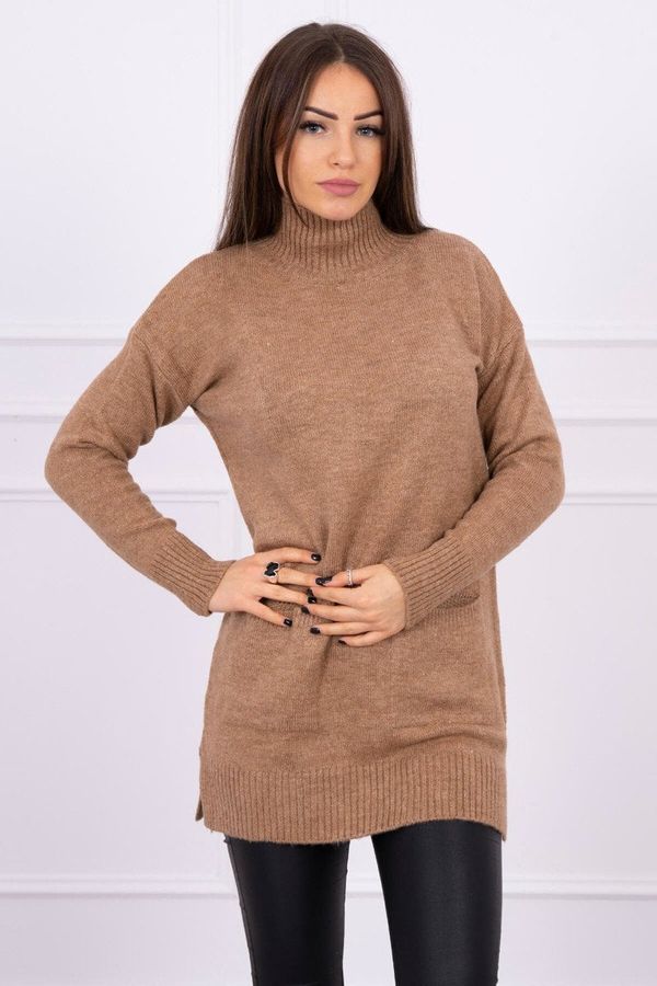 Sweater with camel stand-up collar