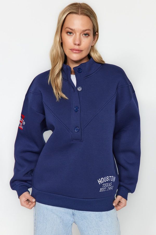 TRENDYOL NAVY BLUE THICK INSIDE FLEECE EMBROIDERY AND BUTTON DETAILED STAND-UP COLLAR OVERSIZE KNITTED SWEATSHIRT