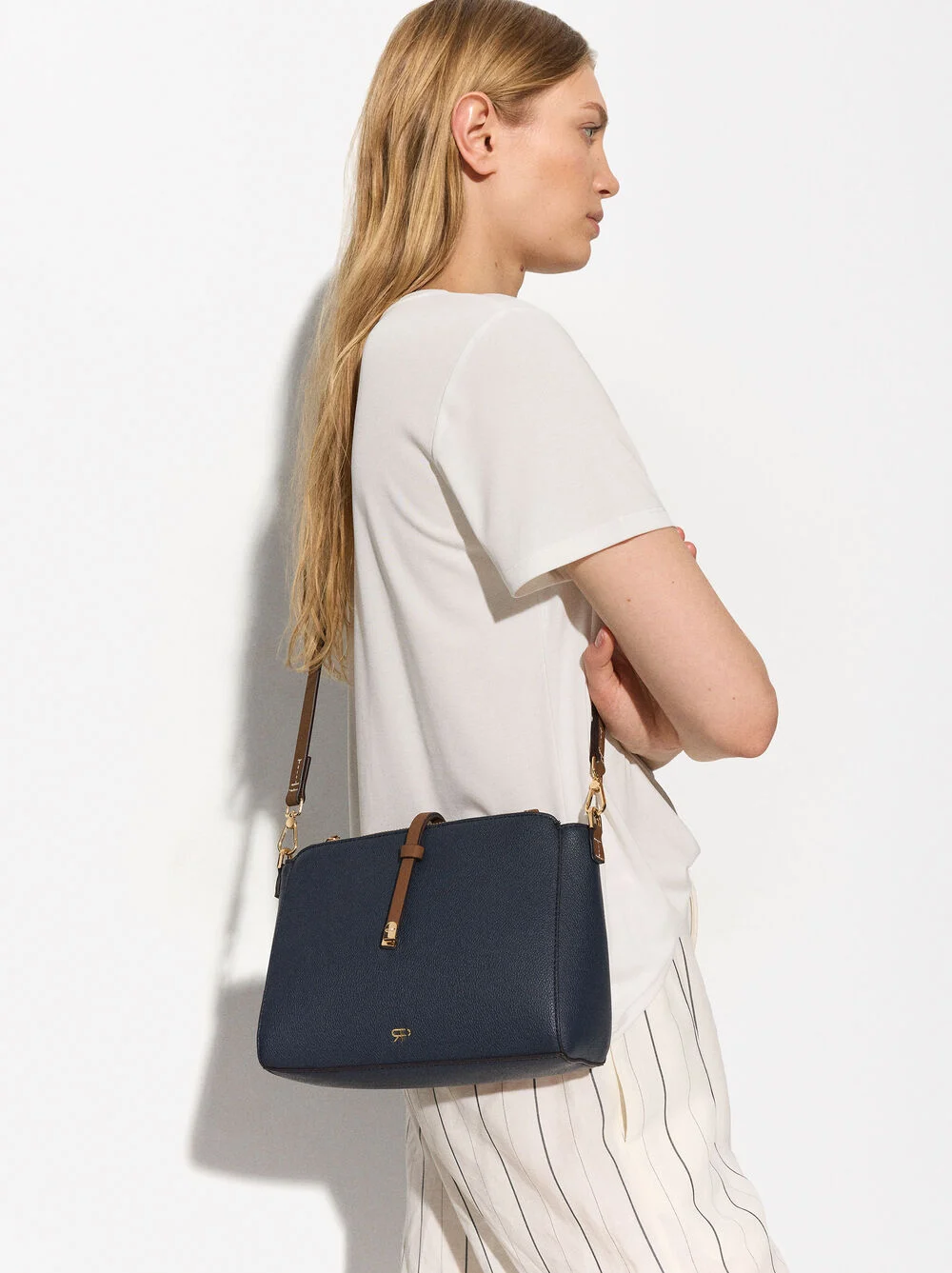 Textured Basic Crossbody Bag