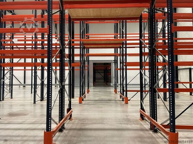 Sistem za razgiđavanje paleta High Bay warehouse racking
Mecalux Regallänge: 53,21 lfm.