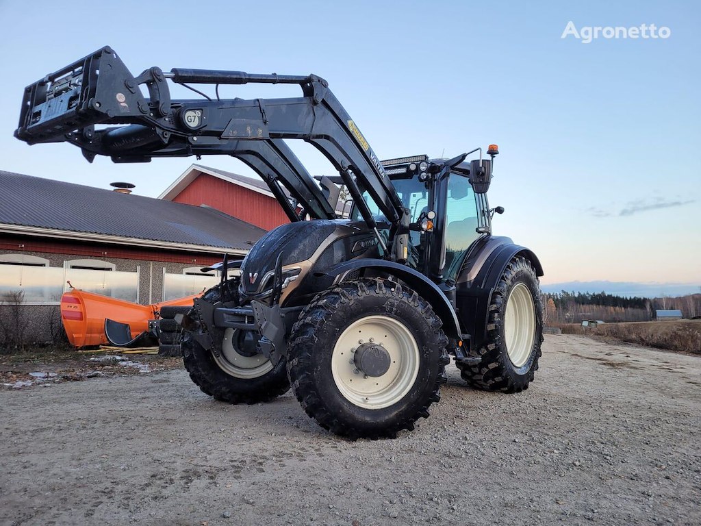 Valtra T255 Versu traktor točkaš