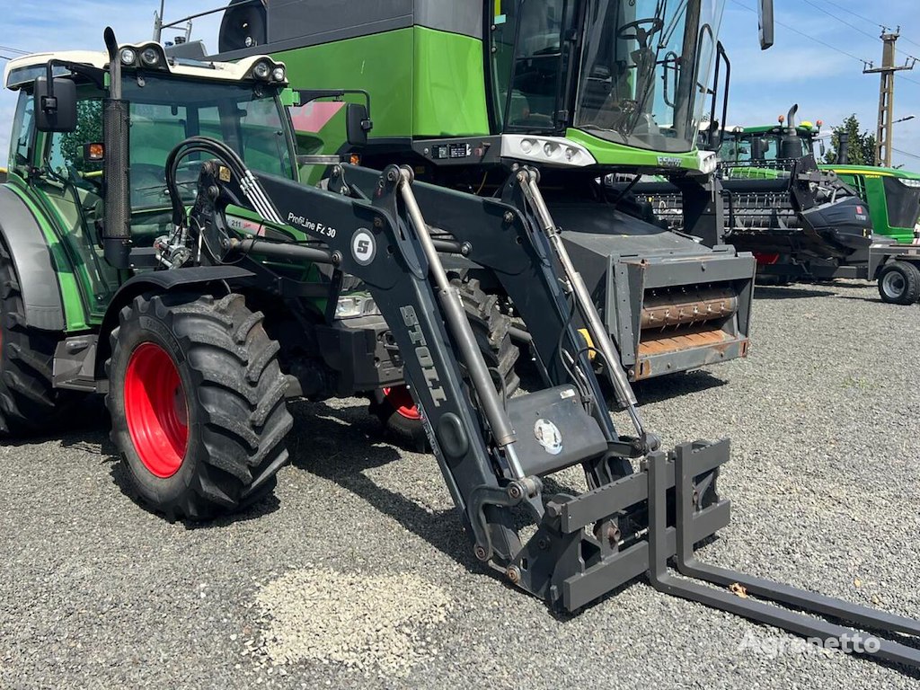 Fendt 211 Vario traktor točkaš