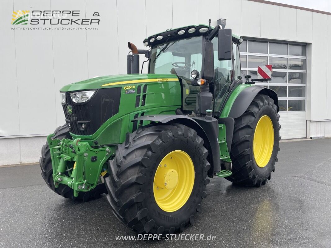 John Deere 6250R traktor točkaš