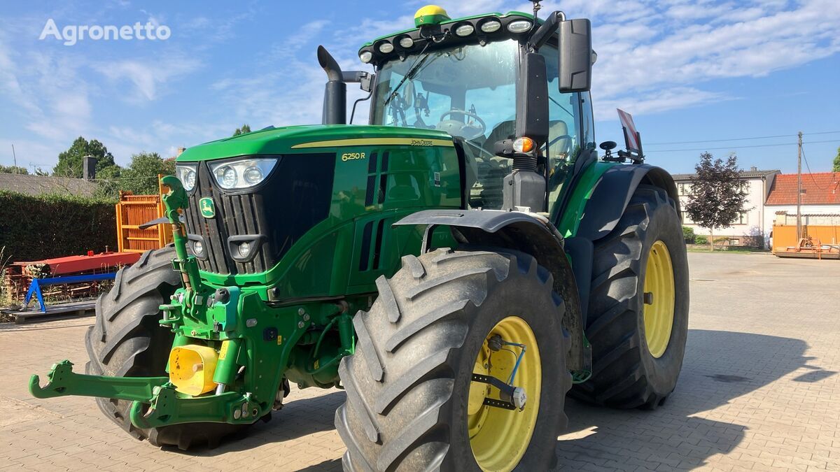 John Deere 6250R traktor točkaš