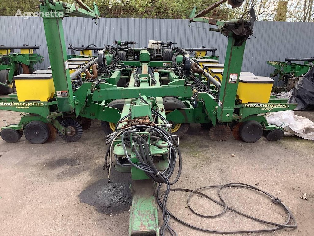 John Deere 1780 vakuumna 31 riad z mizhriaddiam 35 sm i 16 riadiv po 70 sm pneumatska precizna sejalica