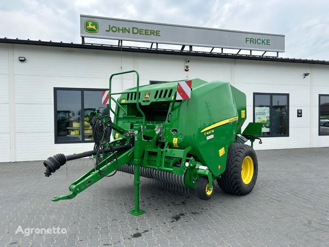 Nova John Deere F441M balirka za okrugle bale