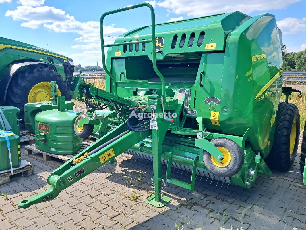 Nova John Deere F441M balirka za okrugle bale