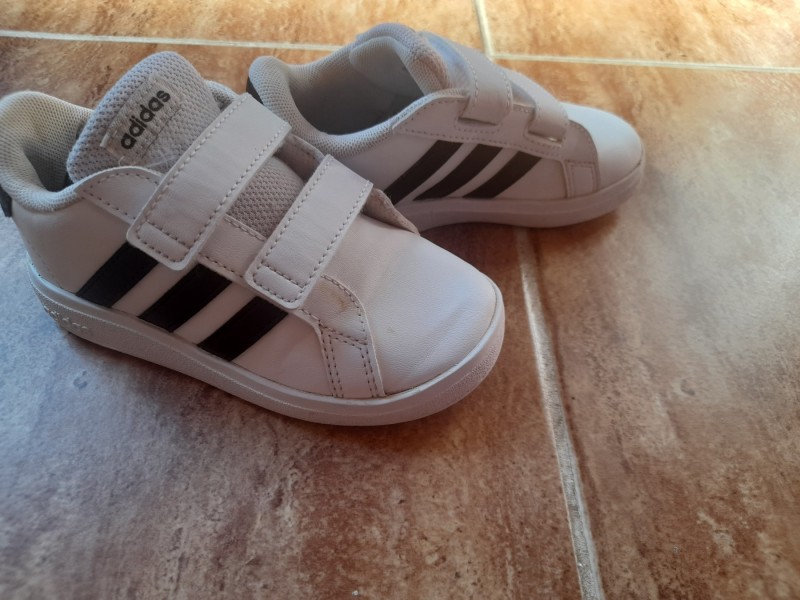 Patike Adidas kao Nove br.26