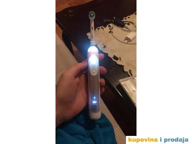 Oral B Genius Pro 8000 bluetooth elektricna cetkica