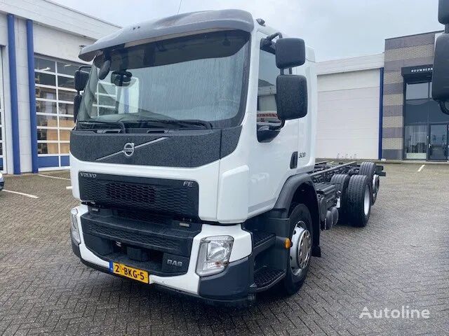 Volvo FE 320 chassis cabine 6x2 , geschikt voor 6 mtr opbouw, low km.. kamion šasija