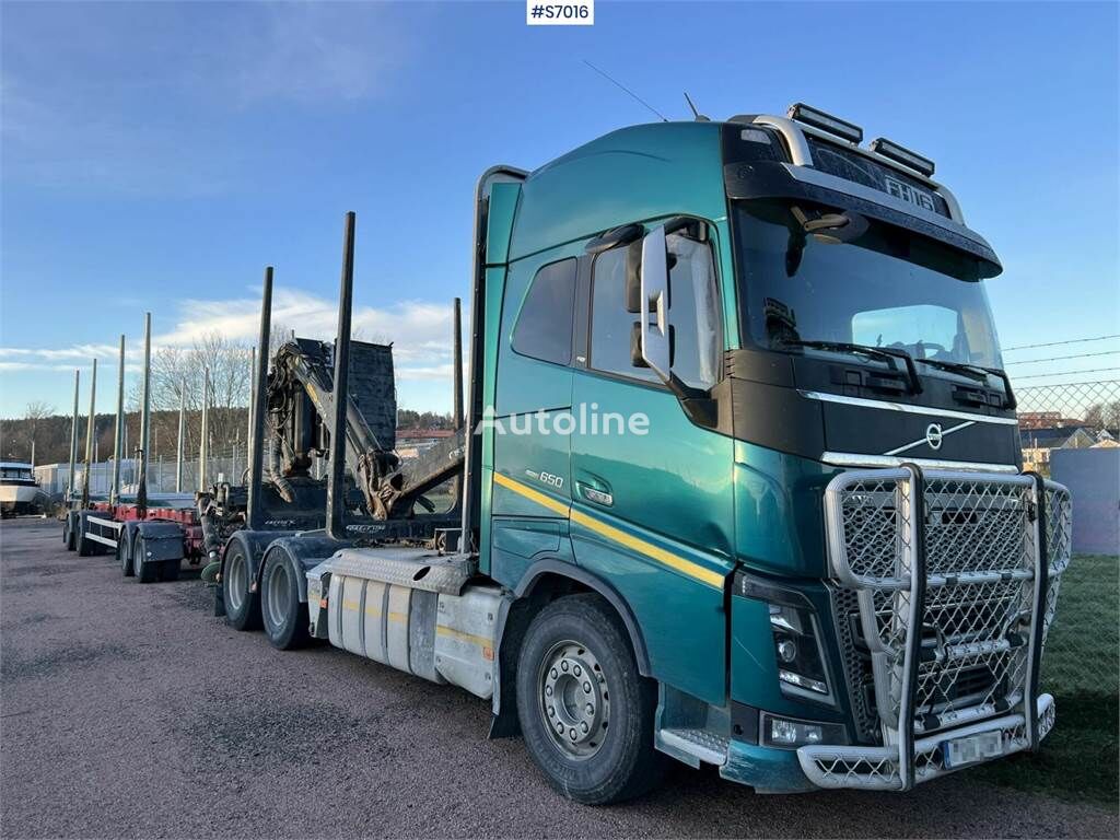 Volvo FH16 Timber truck with trailer and crane kamion za prevoz drva