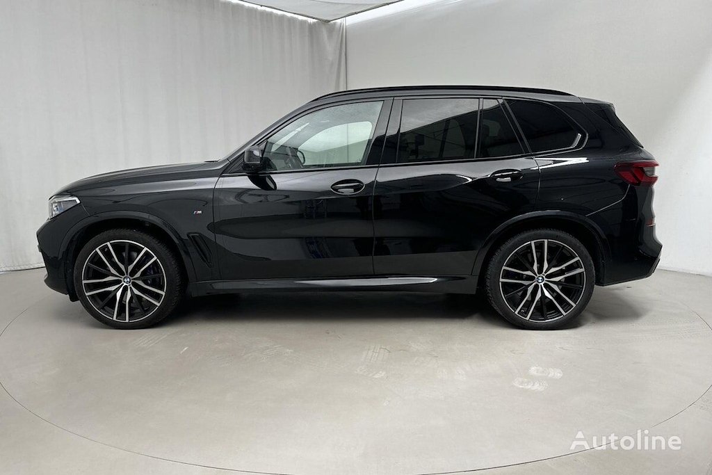 Prodaje se BMW X5 krosover na aukciji