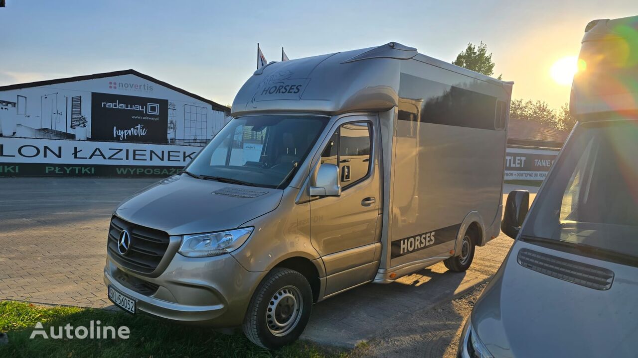 Novi Mercedes-Benz Sprinter vozilo za prevoz konja