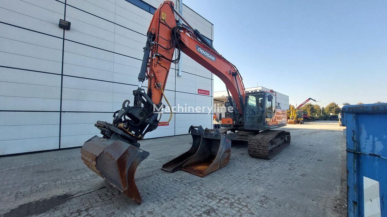 Doosan DX255LC-5 bager guseničar