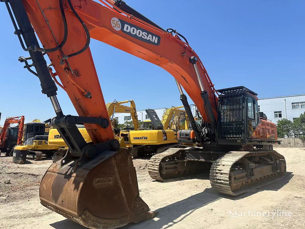 Doosan DX530 bager guseničar