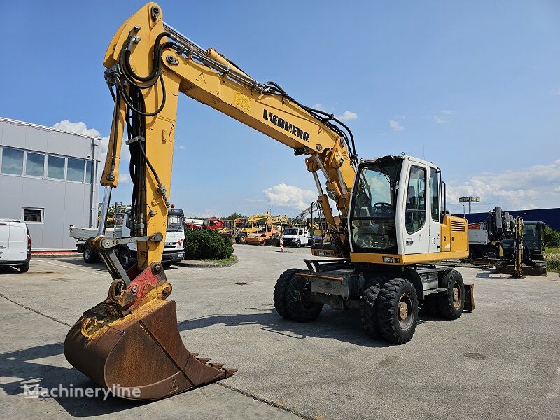 Liebherr A900C bager točkaš