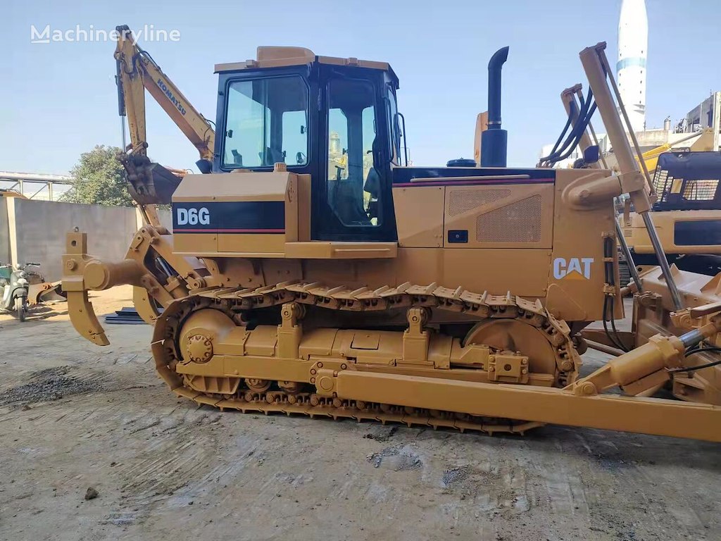 Caterpillar D6G buldožer