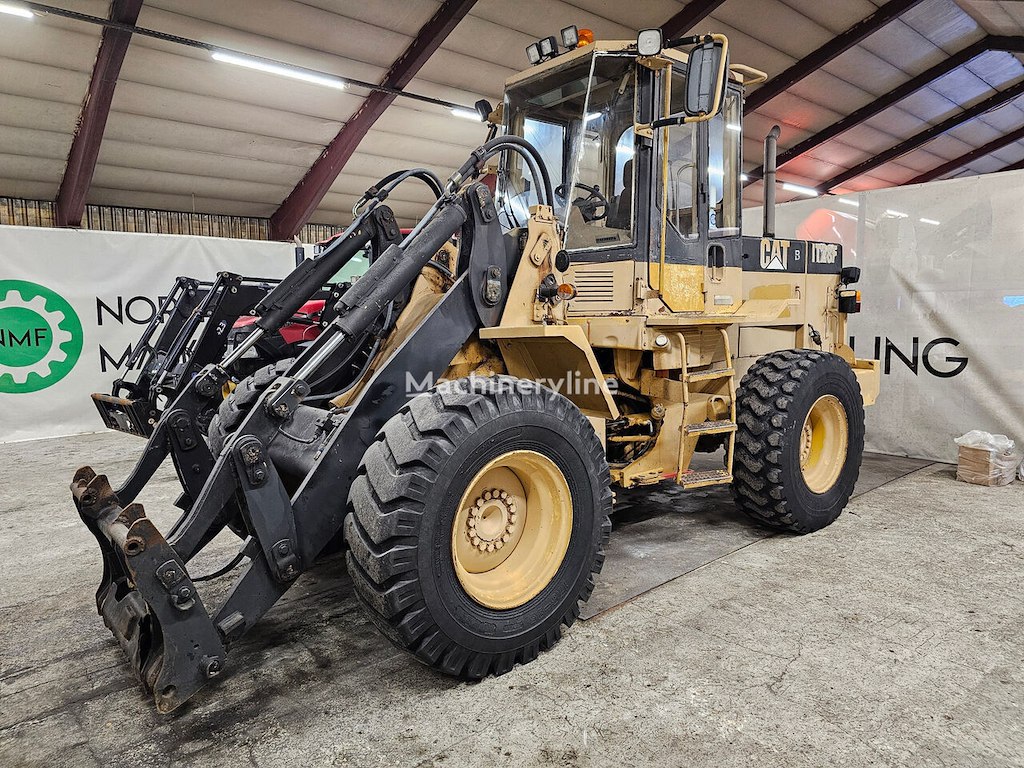 Caterpillar IT28F prednji utovarivač