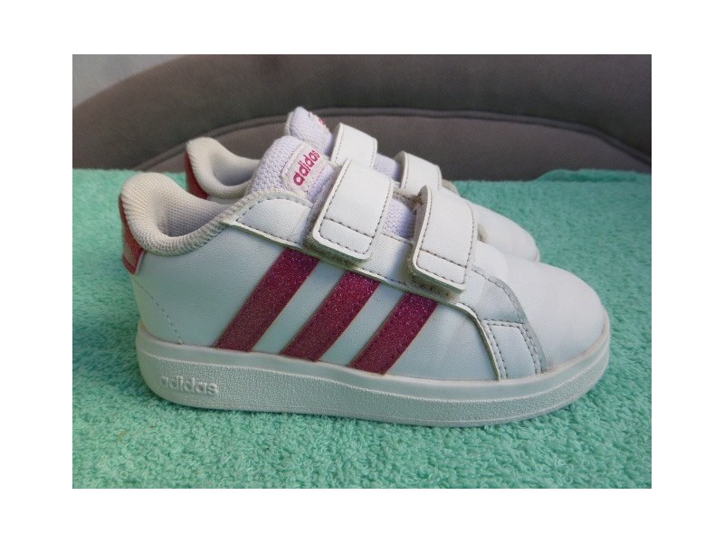 KAO NOVE. ORG. ADIDAS, MODERNE, UDOBNE PATIKE BR. 26