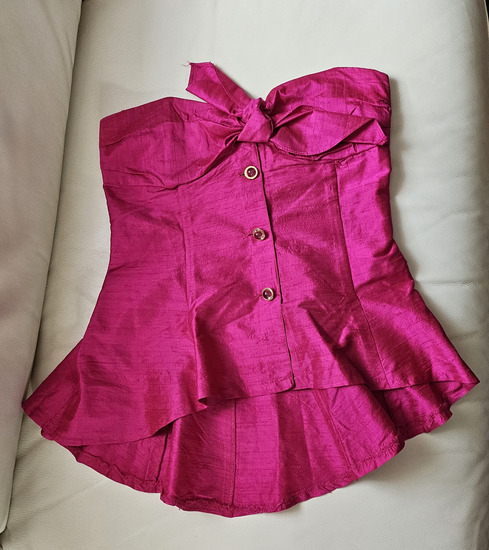 Le Chateau svilena peplum bluza, original