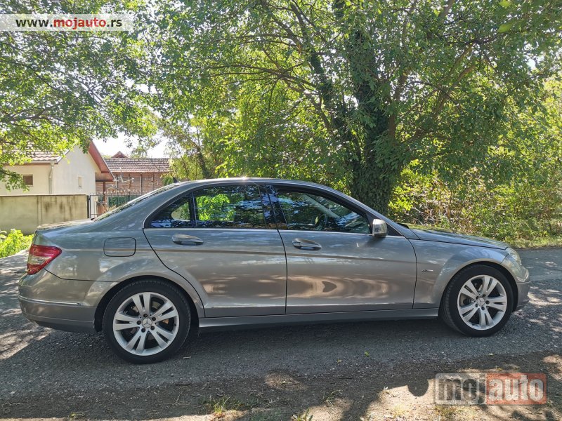 Mercedes C 220 Kupljen nov u srbiji