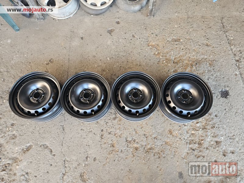 Celicne Felne 15Coli 4x100 Fiat Grande Punto kao nove Odlicn