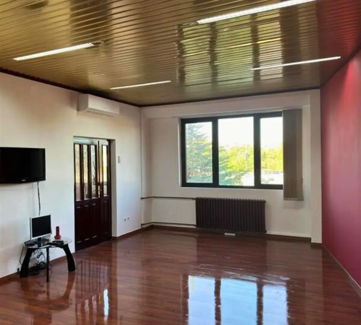 Izdavanje, poslovni prostor, 75m², Savski Venac, Beograd