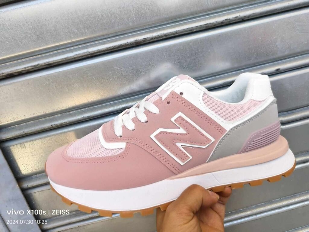 New Balance, 41