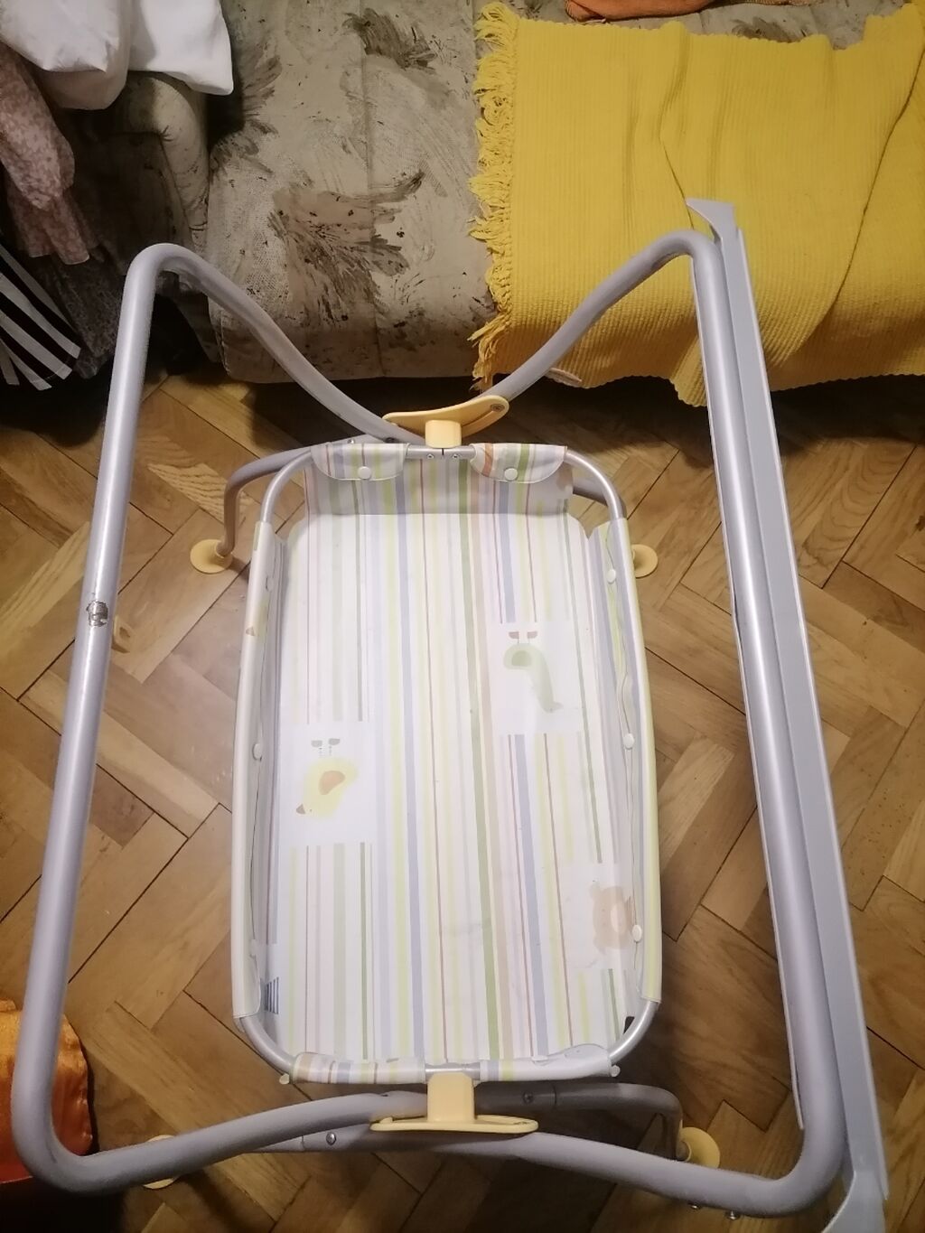 Postolje sklapajuće za presflačenje male bebe. Nije pocepano Mirjevo