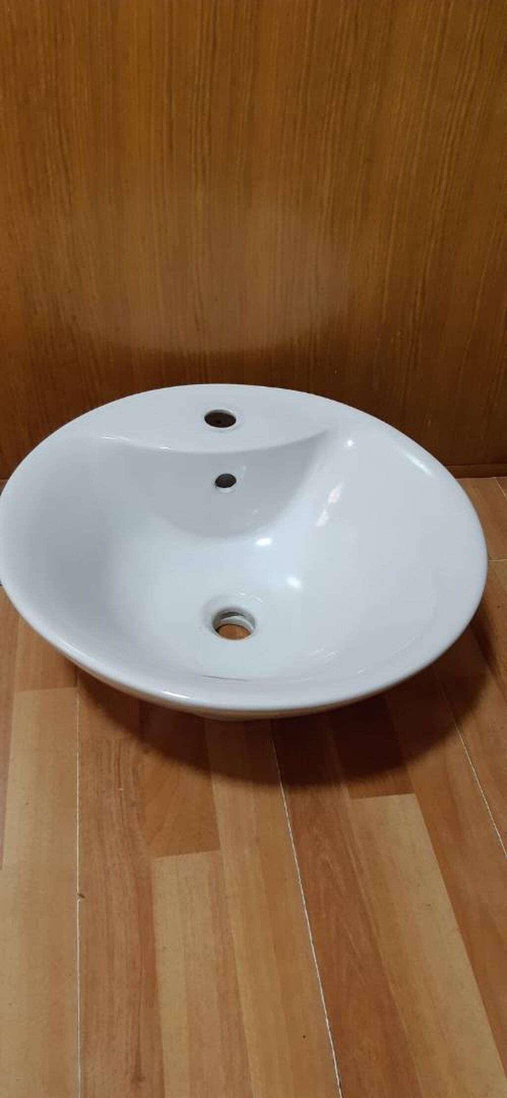 Okrugli lavabo 47x20cm očuvano