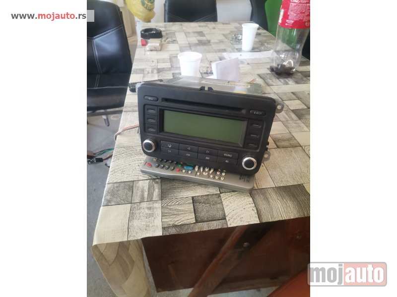 Fabricki CD radio Pasat B6 / Golf 5