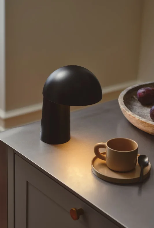 Design For The People Faye Portable stona lampa crna