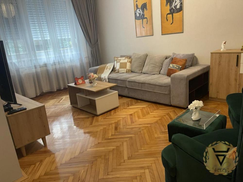 Trosoban stan za izdavanje, 64m2, 1.200€