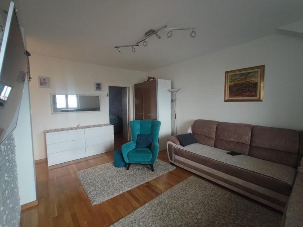 PODBARA, NOVI SAD, Troiposoban stan na prodaju, 66m2, 180.000€