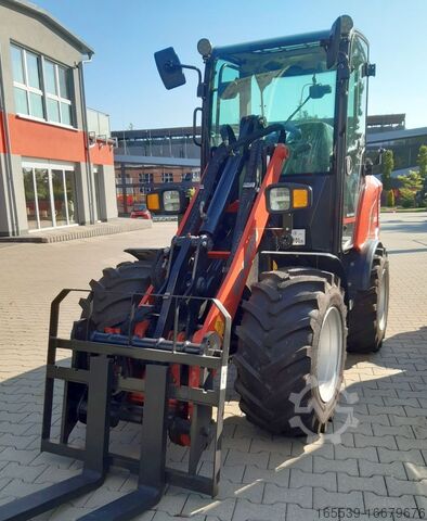 Utovarivač točkova
Manitou MLA 4-50H