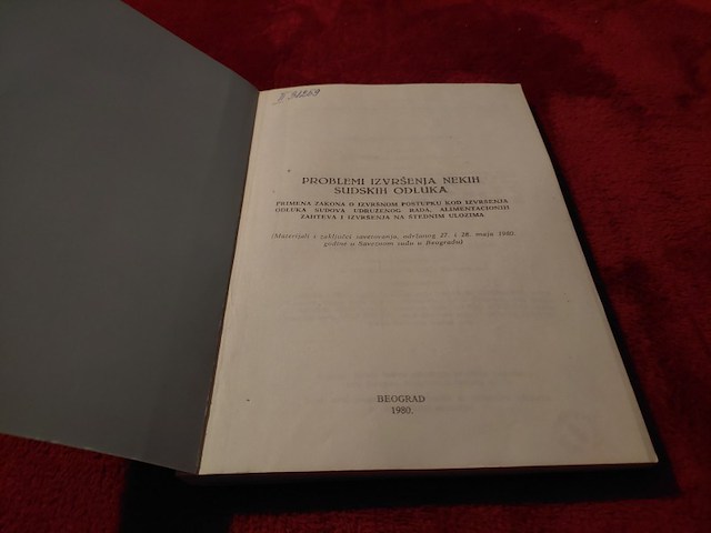 Problemi izvršenja nekih sudskih odluka 1980