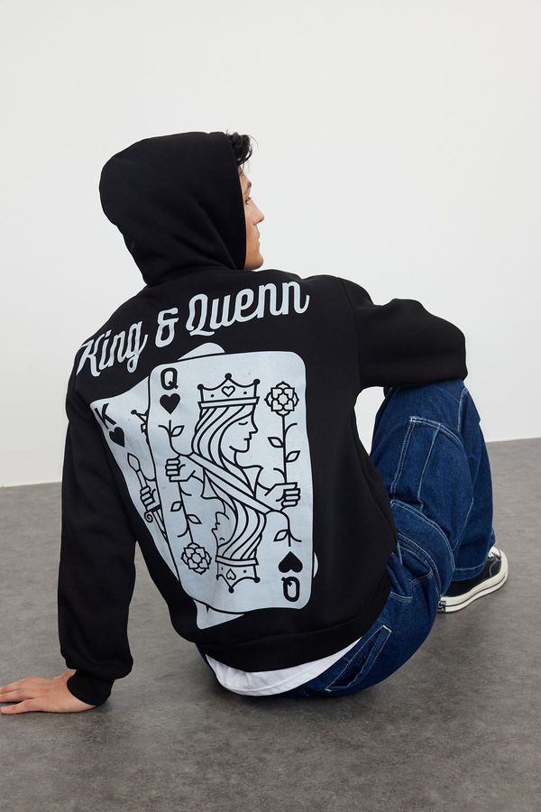 TRENDYOL BLACK OVERSIZE/WIDE CUT HOODED SWEATSHIRT WITH CARDS PRINTED ON THE BACK AND FLEECE INSIDE