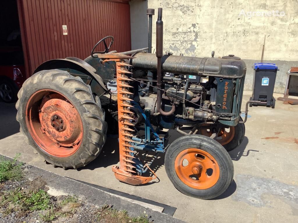 Prodaje se Fordson traktor točkaš na aukciji